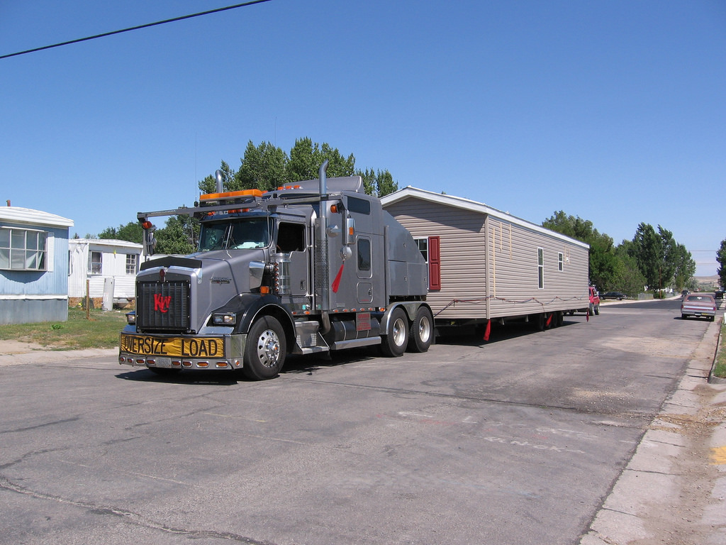 Mobile Home Movers: Choosing the Best Mover for Your Home